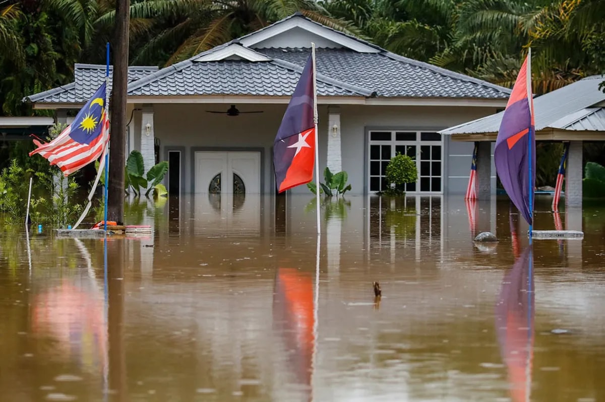 At least four dead, tens of thousands evacuated in Malaysia floods ... At least four dead, tens of thousands evacuated in Malaysia floods ...