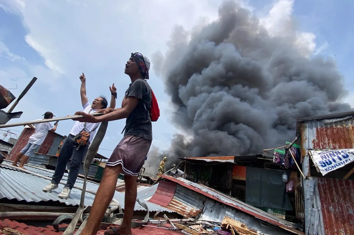 Fire hits Paranaque community | ABS-CBN News Fire hits Paranaque community | ABS-CBN News