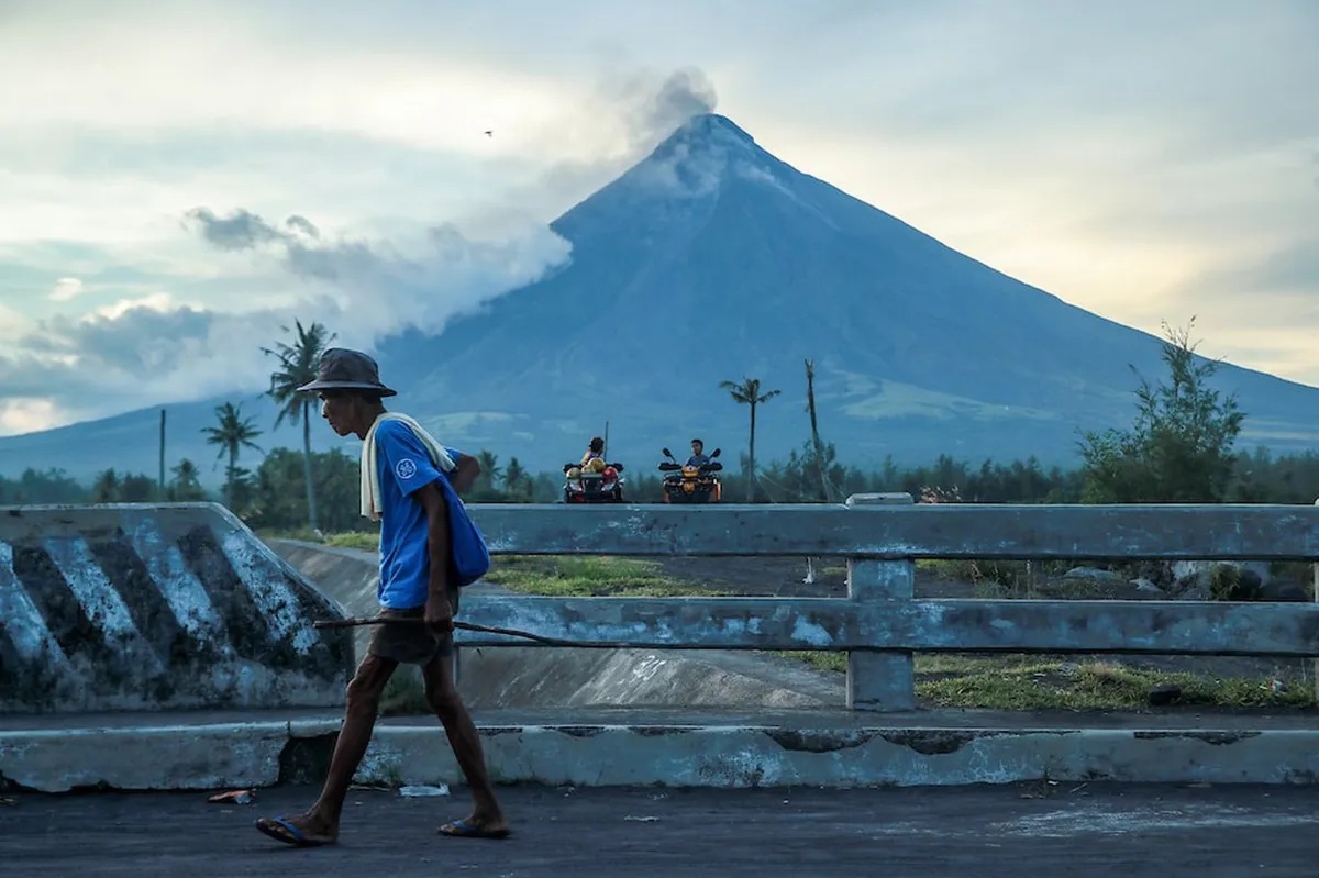 NDRRMC: 20,000 people evacuated due to Mayon Volcano unrest | ABS-CBN News