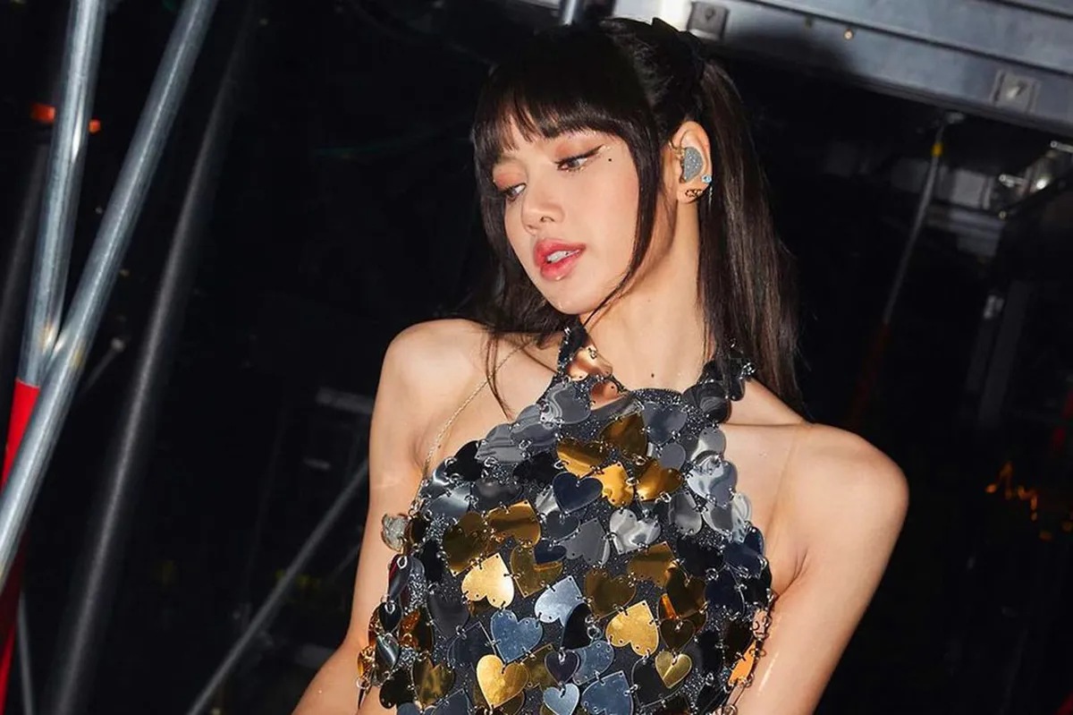 Lisa-mania: Thai Blackpink fans in frenzy over Bangkok concert | ABS ...