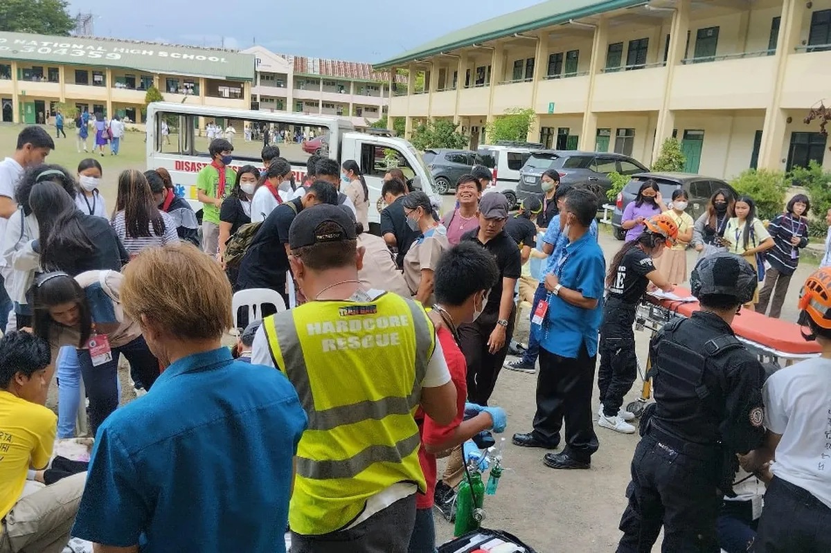 Ilang estudyante sa Davao City, hinimatay umano dahil sa lindol | ABS ...