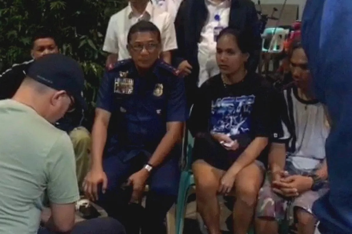 PNP chief bumisita sa burol ng biktima ng 'mistaken identity' sa ... PNP chief bumisita sa burol ng biktima ng 'mistaken identity' sa ...