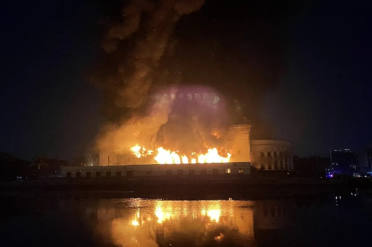 Fire guts Manila Central Post Office | ABS-CBN News