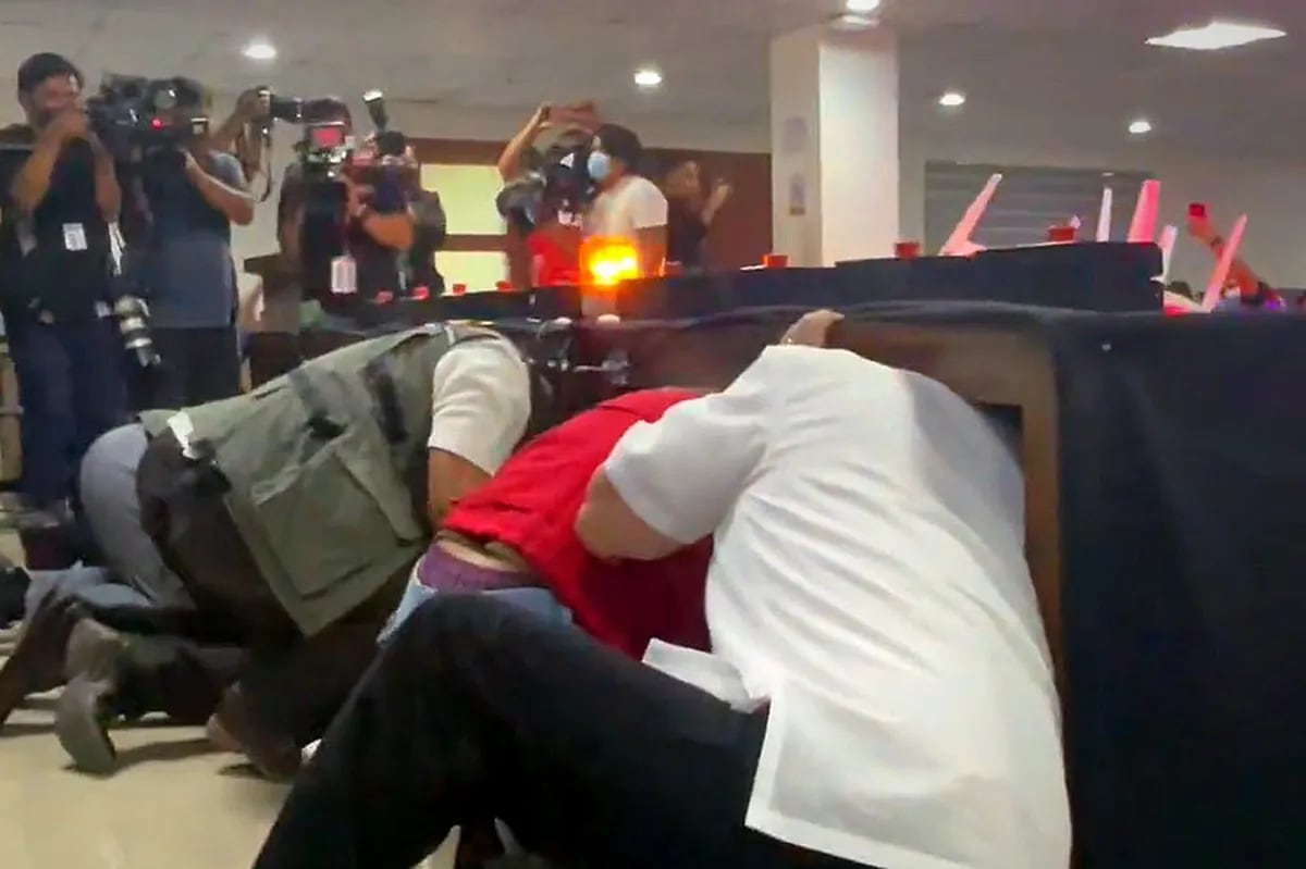 Unang earthquake drill ngayong taon, isinagawa | ABS-CBN News Unang earthquake drill ngayong taon, isinagawa | ABS-CBN News