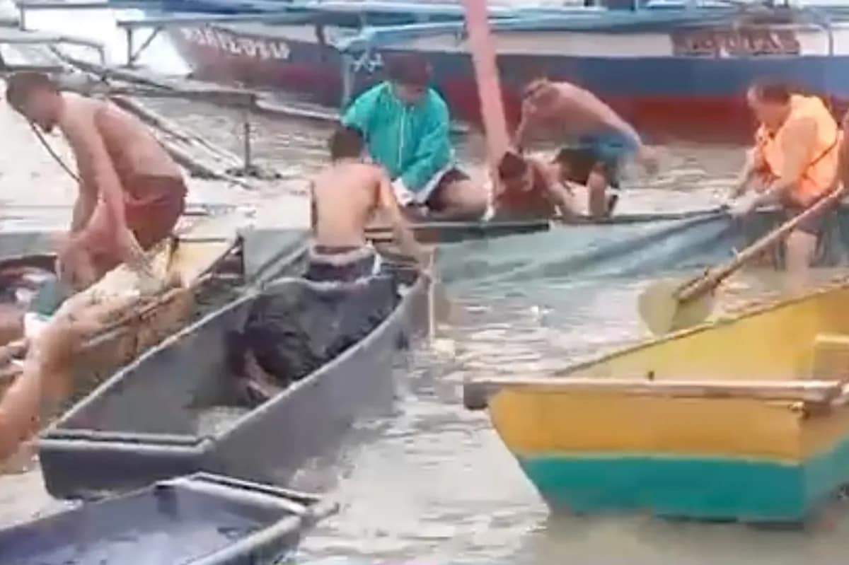 Motorbanca that capsized off Binangonan overloaded: PCG | ABS-CBN News Motorbanca that capsized off Binangonan overloaded: PCG | ABS-CBN News