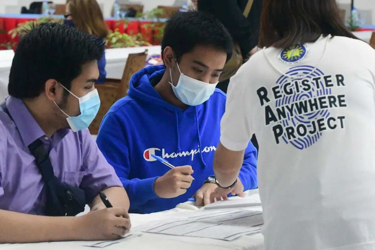Comelec holds Register Anywhere project at GSIS | ABS-CBN News