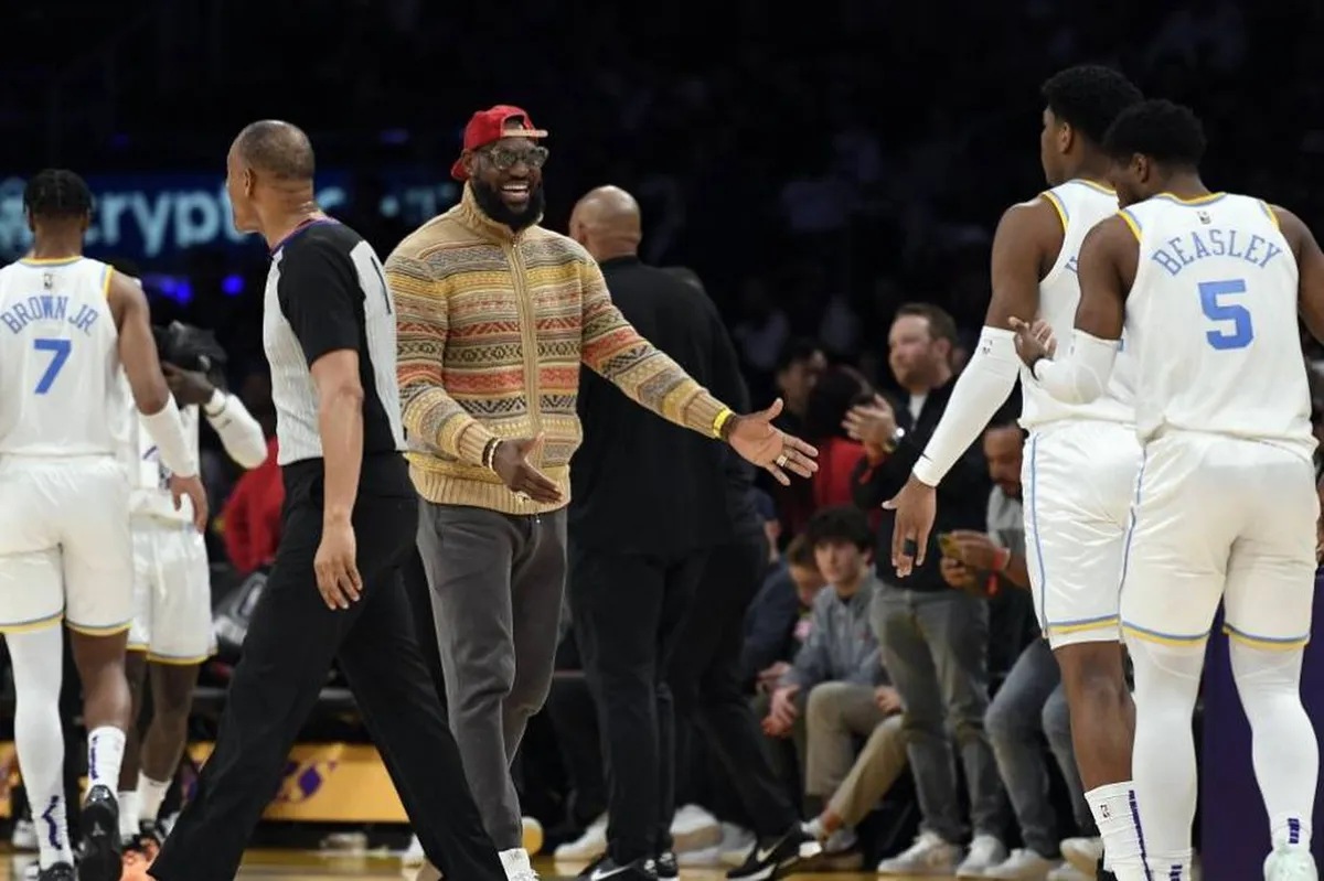 LOOK: LeBron James joins Lakers in bench | ABS-CBN Sports