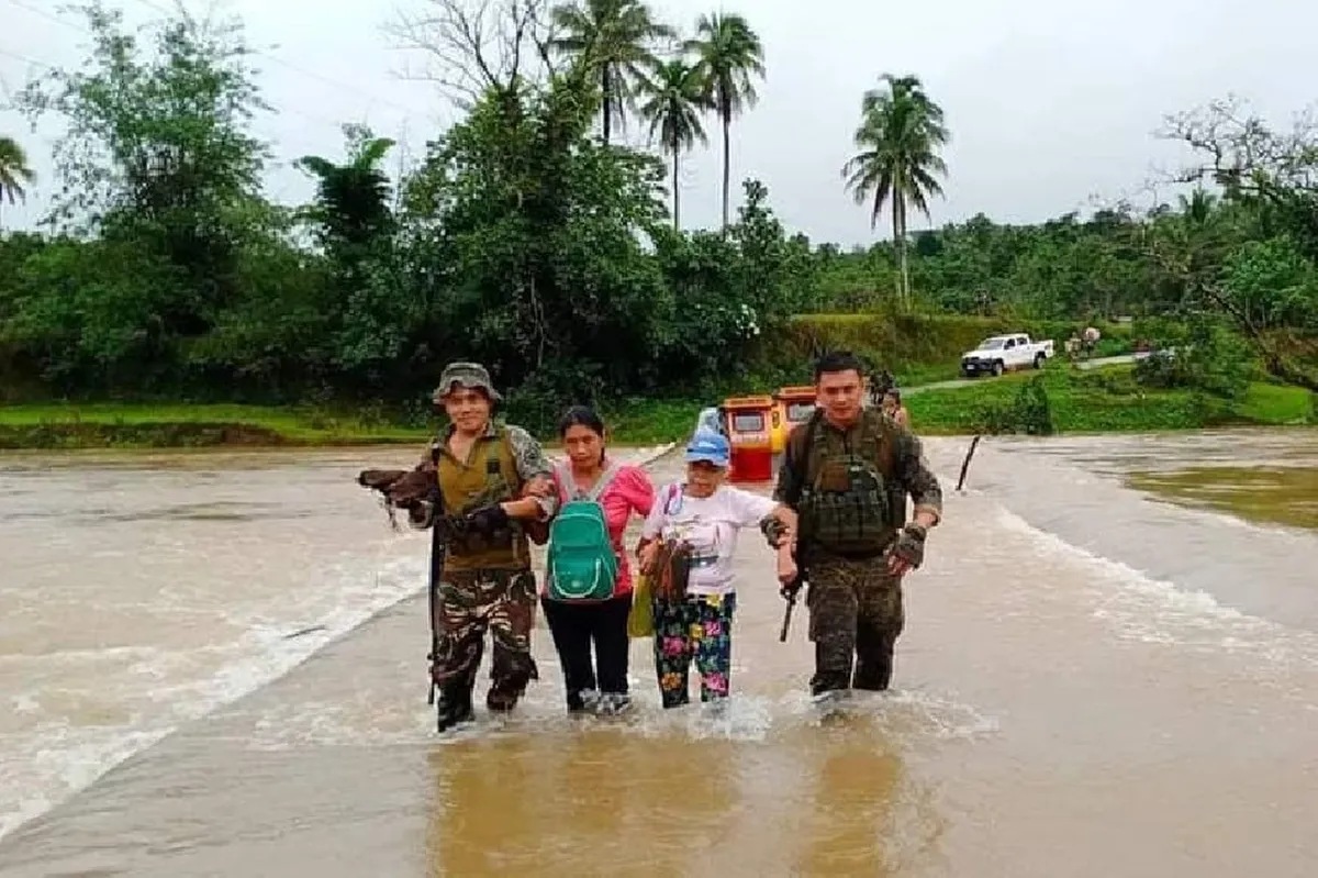 Ilang lugar sa Eastern Visayas lubog sa baha; daan-daang pamilya inilikas | ABS-CBN News