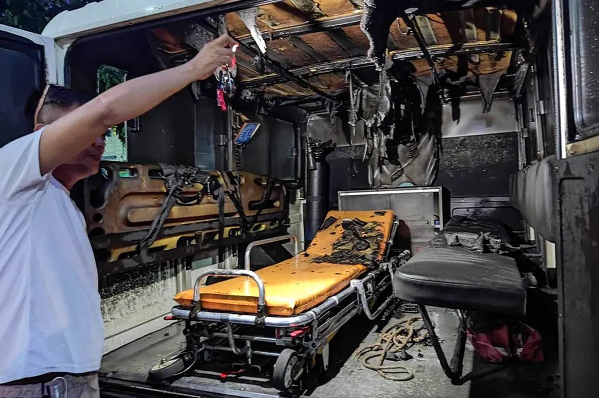 Ambulansya sa Quezon nasunog matapos tamaan ng kidlat | ABS-CBN News