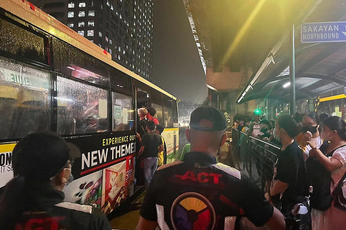 Mga pasahero sa EDSA Bus Carousel, nahirapang makasakay dahil sa ...