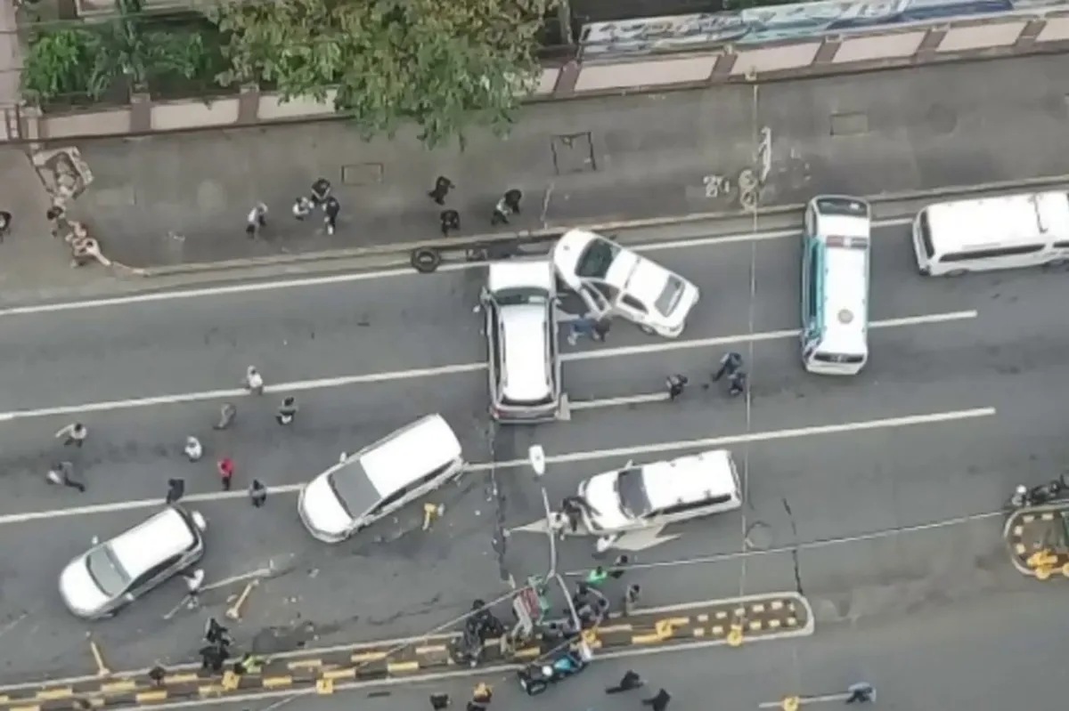 Driver na nang-araro ng 12 kotse sa Mandaluyong, nakikipag-areglo | ABS ...