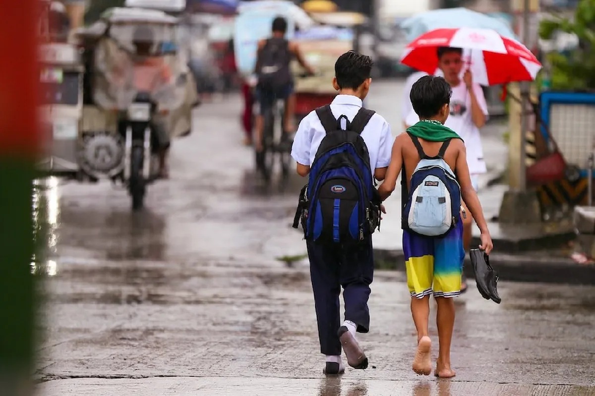 Rainy weather in Bicol Region, VisMin due to LPA, shear line | ABS-CBN News