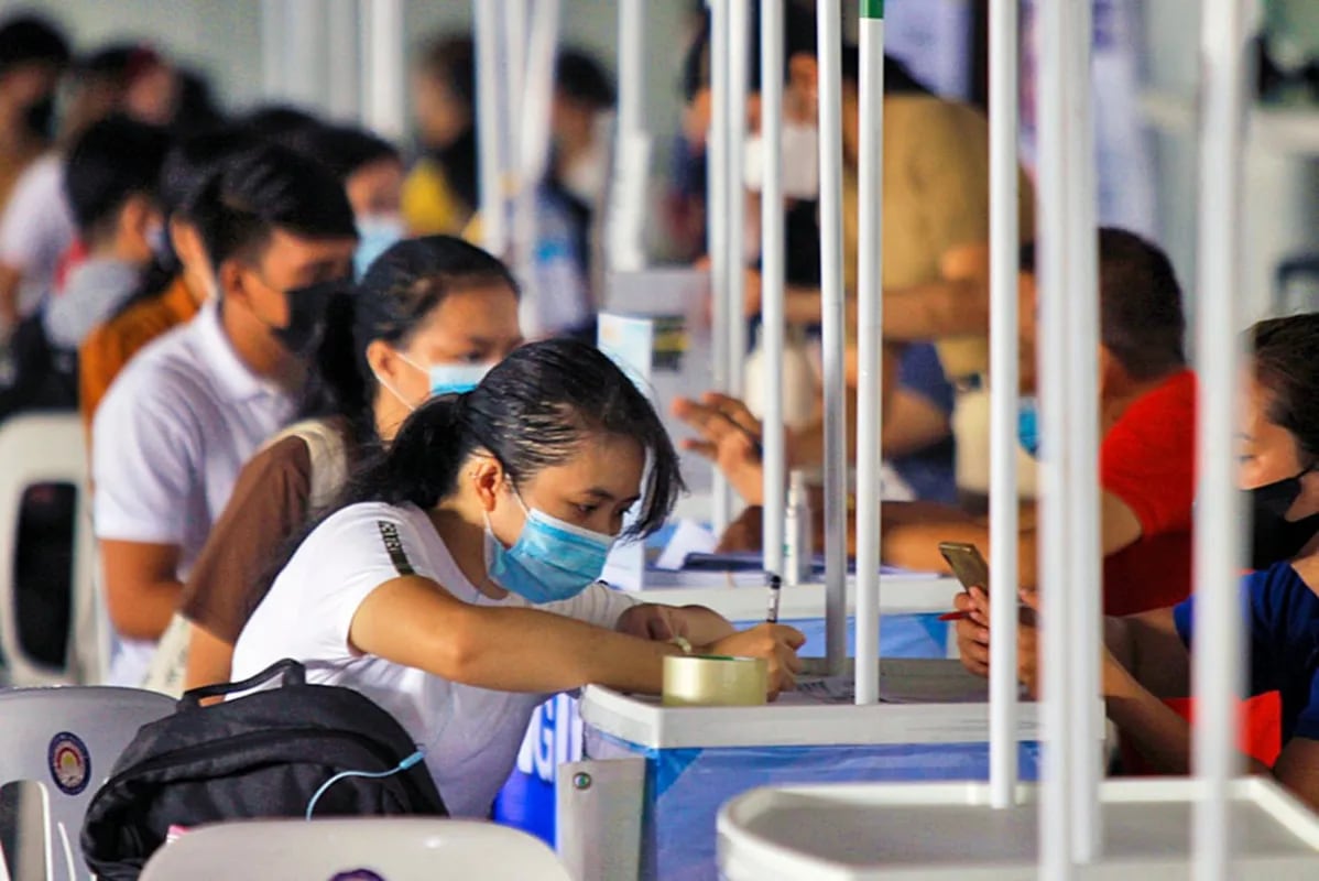 SWS: 69 percent of Filipinos say it's hard to find jobs | ABS-CBN News