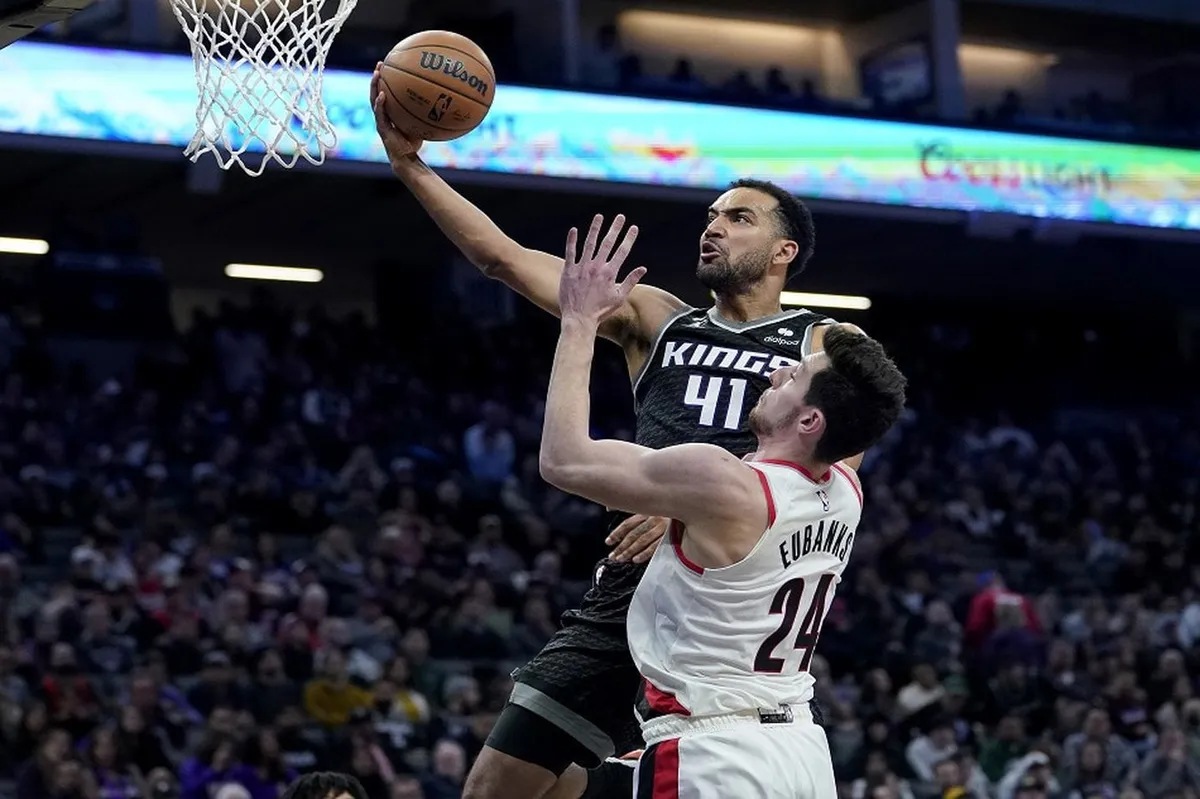 NBA: Kings forward Lyles gets one-game ban, Lopez fined | ABS-CBN Sports NBA: Kings forward Lyles gets one-game ban, Lopez fined | ABS-CBN Sports