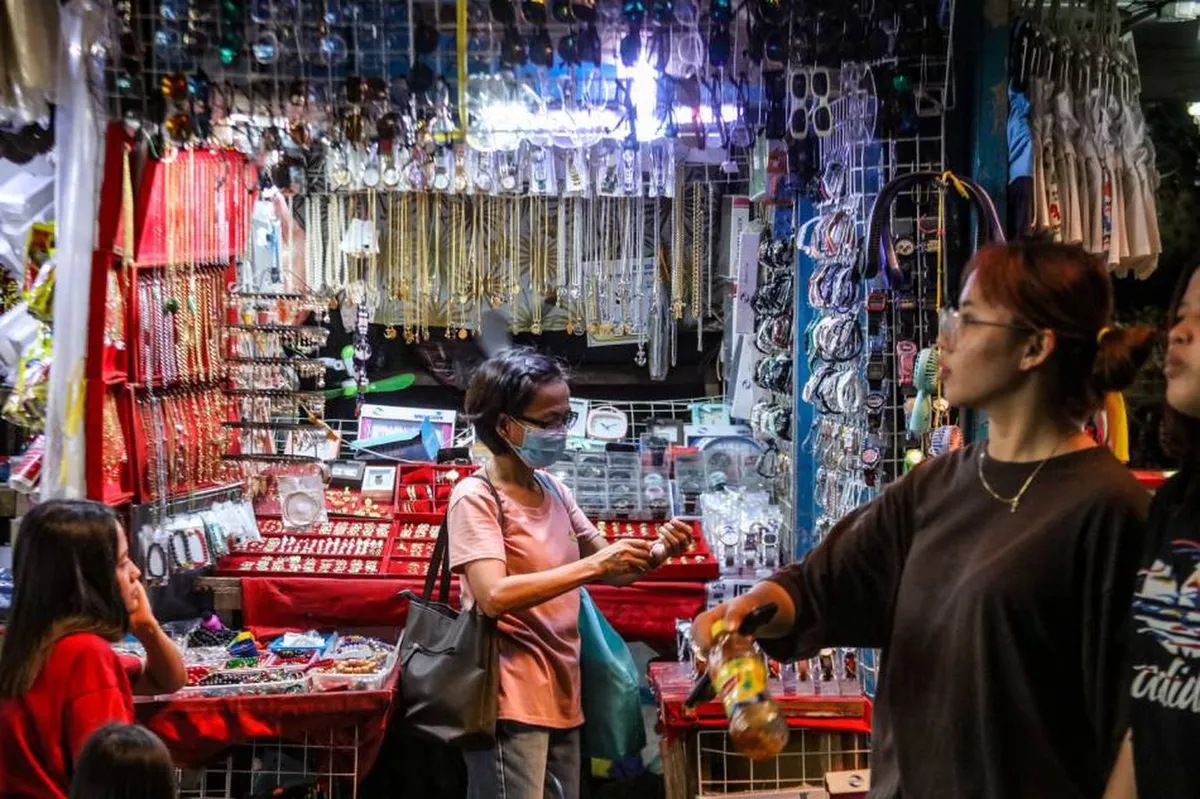 Consumers still 'pessimistic' in 2nd quarter of 2023: BSP survey | ABS-CBN News