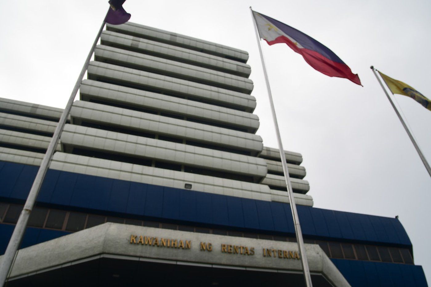 BIR reshuffles middle officials, regional officers | ABS-CBN News