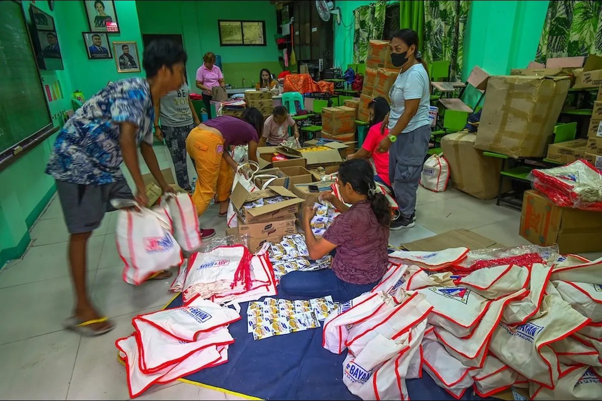 Thousands flee as typhoon Betty nears; gov't says aid ready | ABS-CBN News