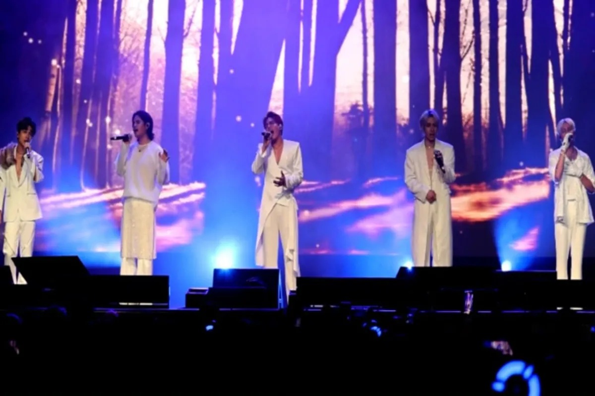 SB19 draws thousands of fans in Toronto concert | ABS-CBN