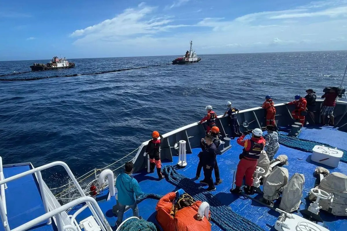 Japanese Coast Guard helps in oil spill mitigation | ABS-CBN News