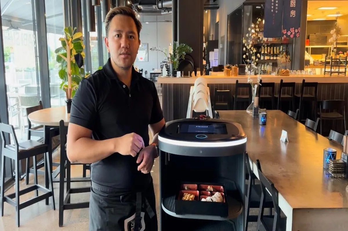 Pinoy resto sa Norway, dinarayo dahil sa kanilang robot waiter | ABS ...