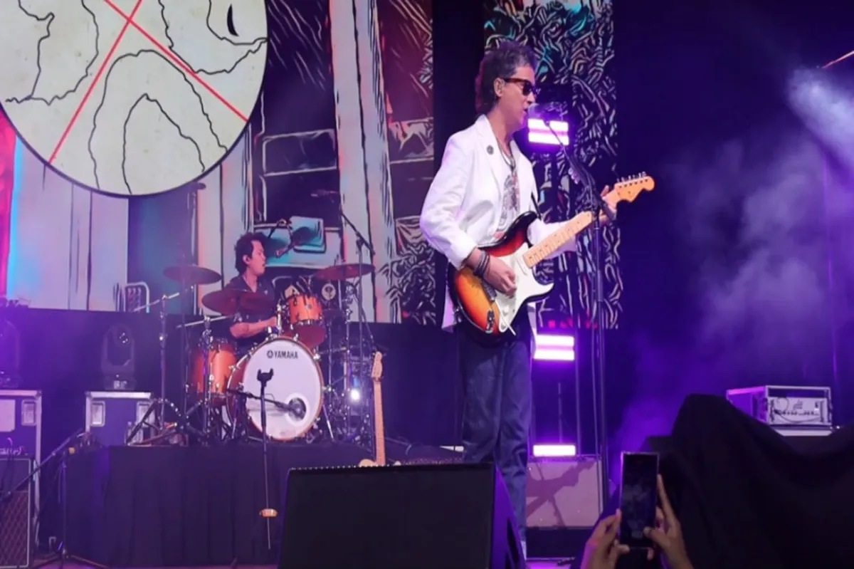 Eraserheads treat fans with iconic songs in Ontario concert | ABS-CBN