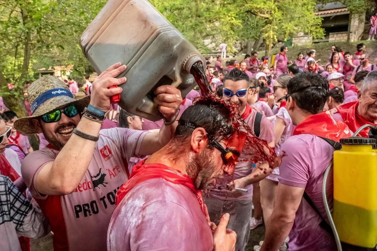 Revelers join 'Wine Battle' in Spain | ABS-CBN