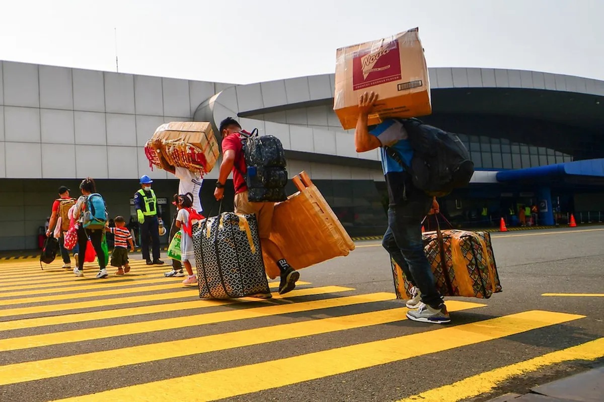 Fewer passengers depart Manila North Harbour Port on Holy Tuesday | ABS ...