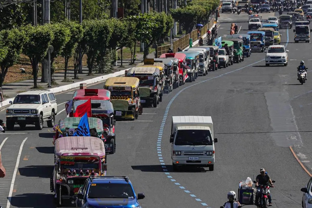 Transport groups begin week-long strike vs gov't PUV modernization ...