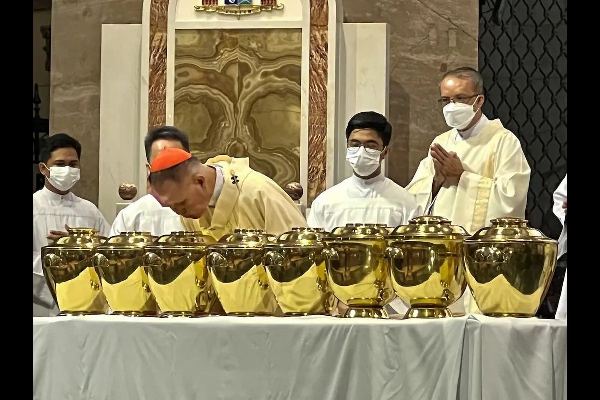 Cardinal Advincula leads Chrism mass on Maundy Thursday, calls for ...