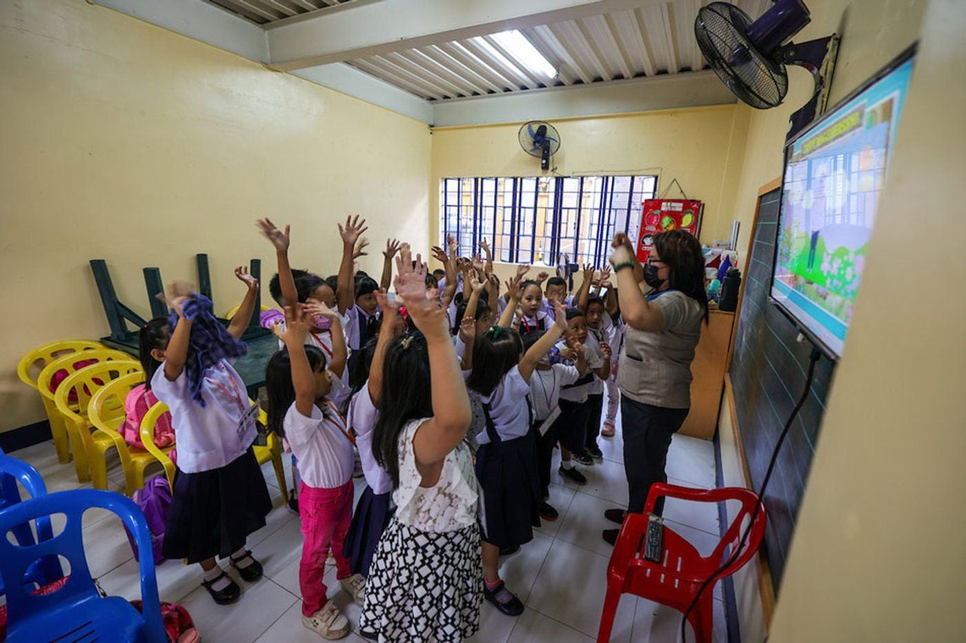 Students return to schools as Philippines set to test new K to 10 ...