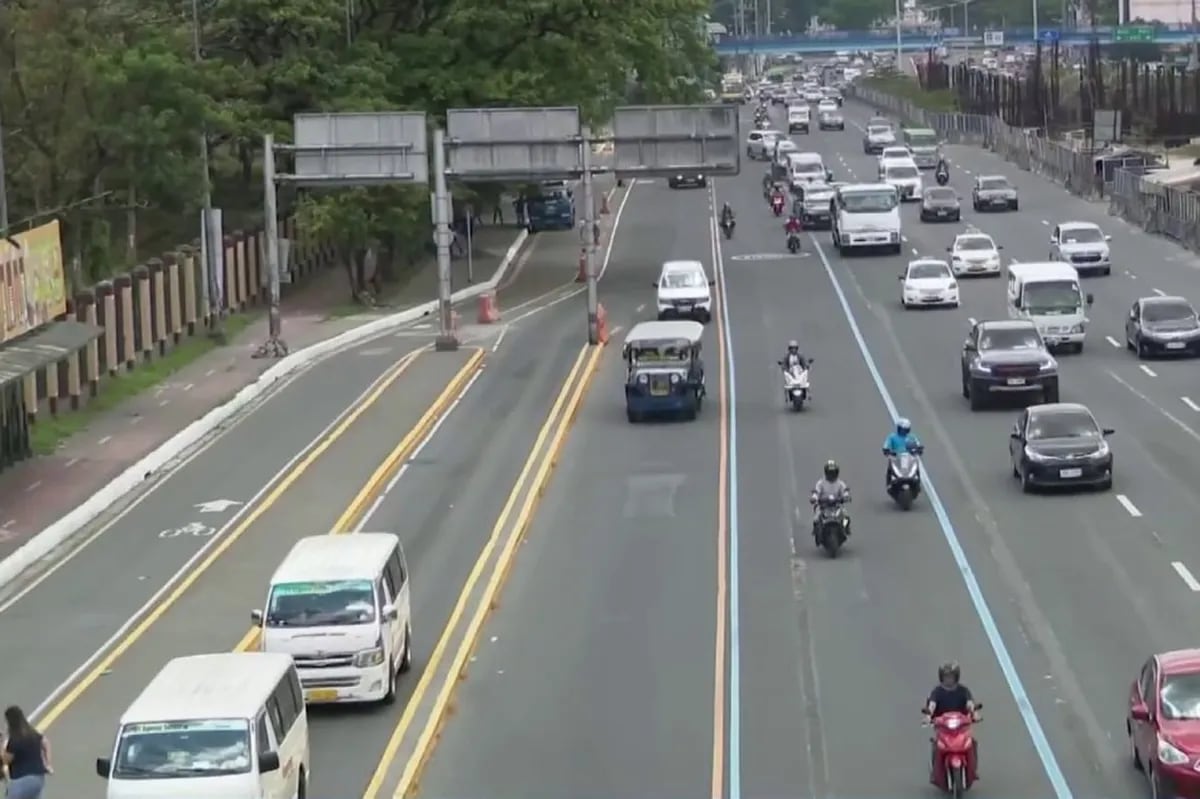 Exclusive motorcycle lane sa Commonwealth Avenue sa QC ipinatupad na ...