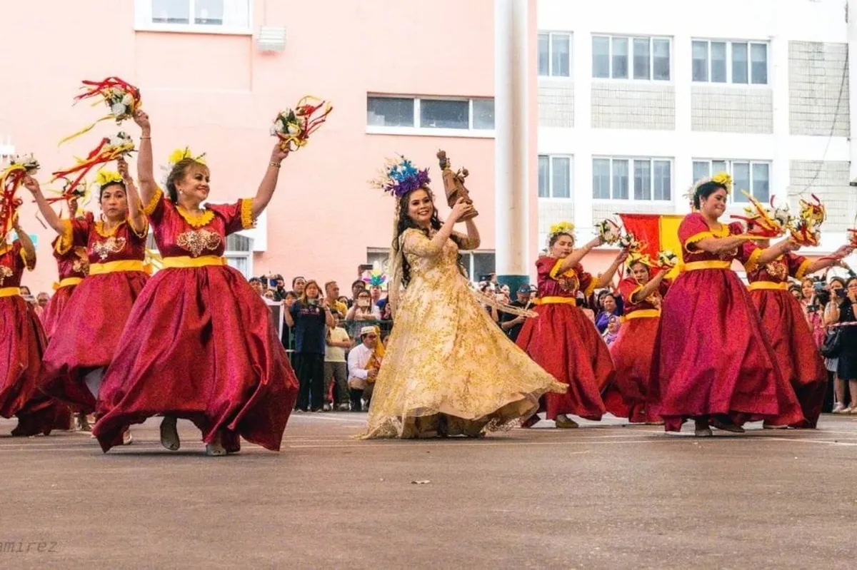 TINGNAN: Sinulog ipinagdiwang ng mga Pinoy sa Abu Dhabi | ABS-CBN News TINGNAN: Sinulog ipinagdiwang ng mga Pinoy sa Abu Dhabi | ABS-CBN News