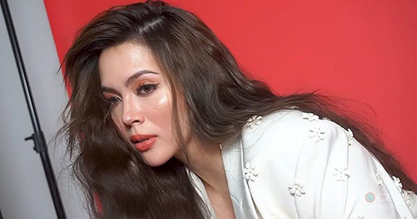 Behind-The-Scenes: Metro Cover Shoot with Julia Montes | ABS-CBN ...