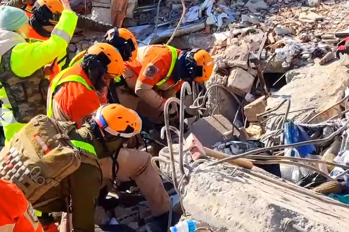 MMDA rescue team recovers 4 bodies in quake-hit Turkey | ABS-CBN