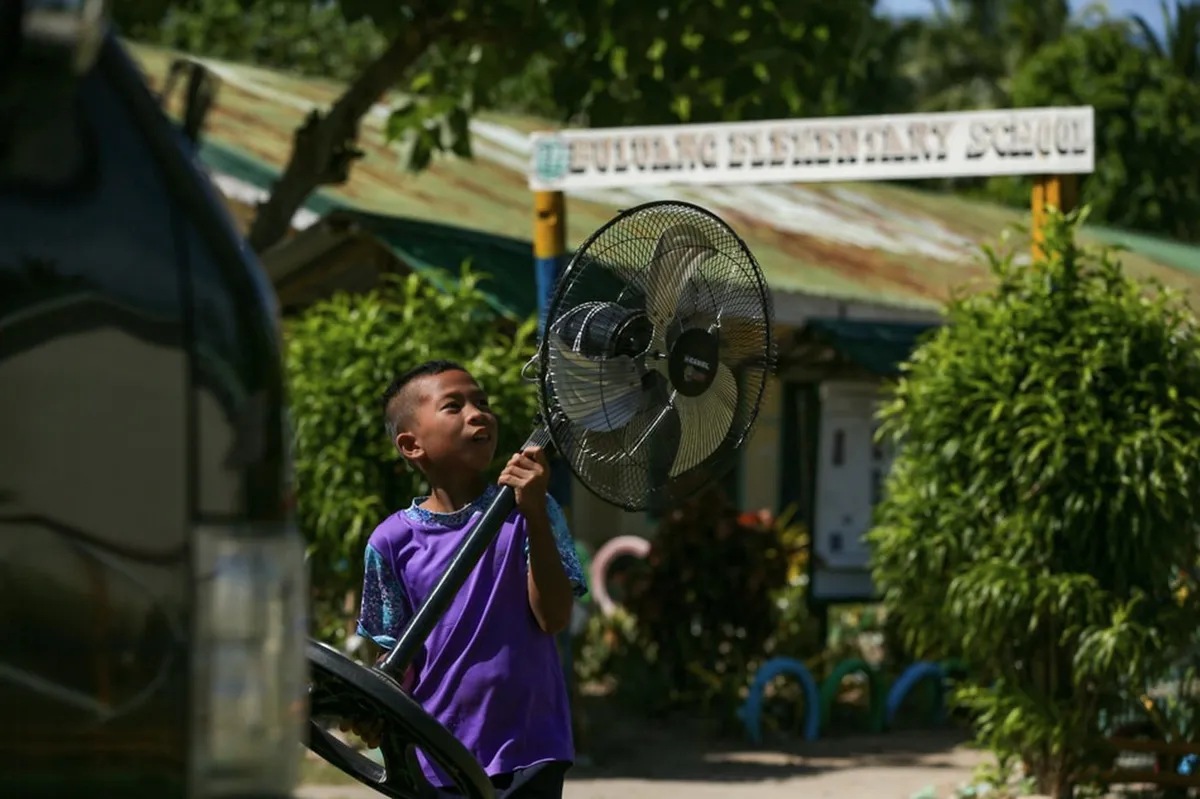 Solar power shines light in rural community in El Nido, Palawan | ABS-CBN
