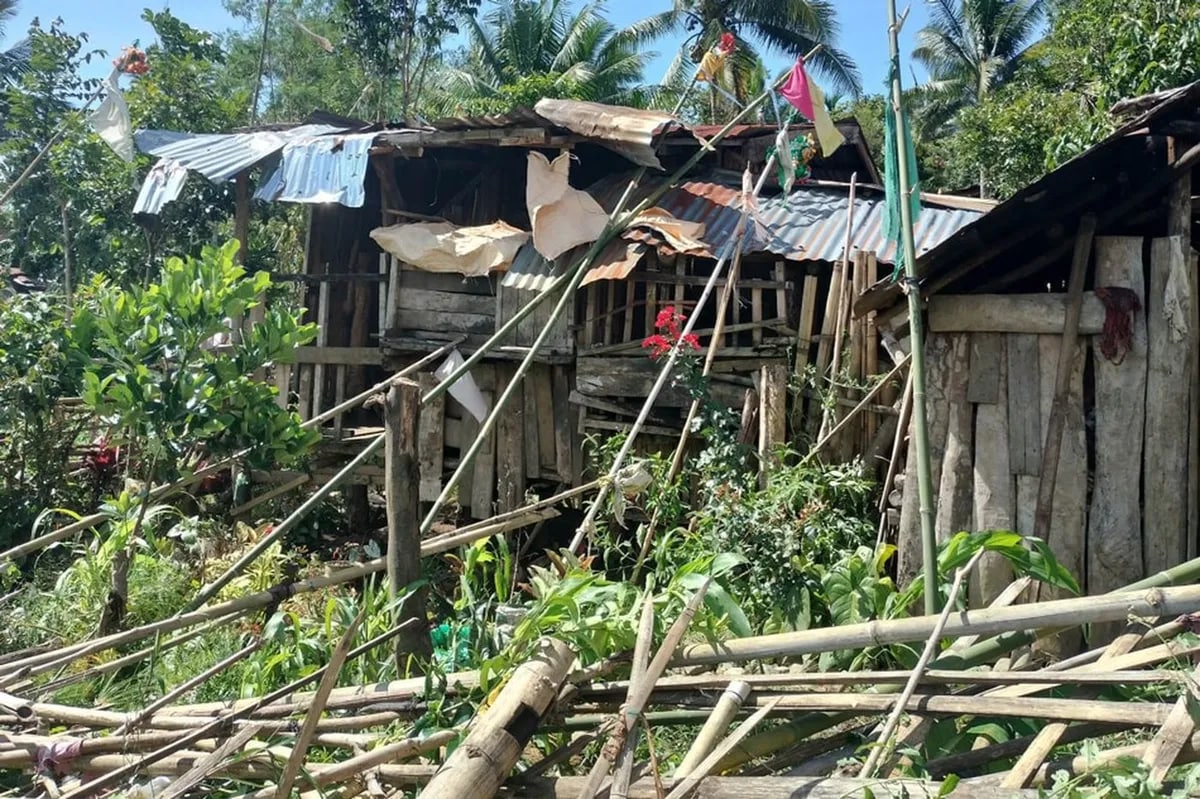 Ilang bahay, barangay hall nasira dahil sa malakas na hangin sa Lanao ... Ilang bahay, barangay hall nasira dahil sa malakas na hangin sa Lanao ...