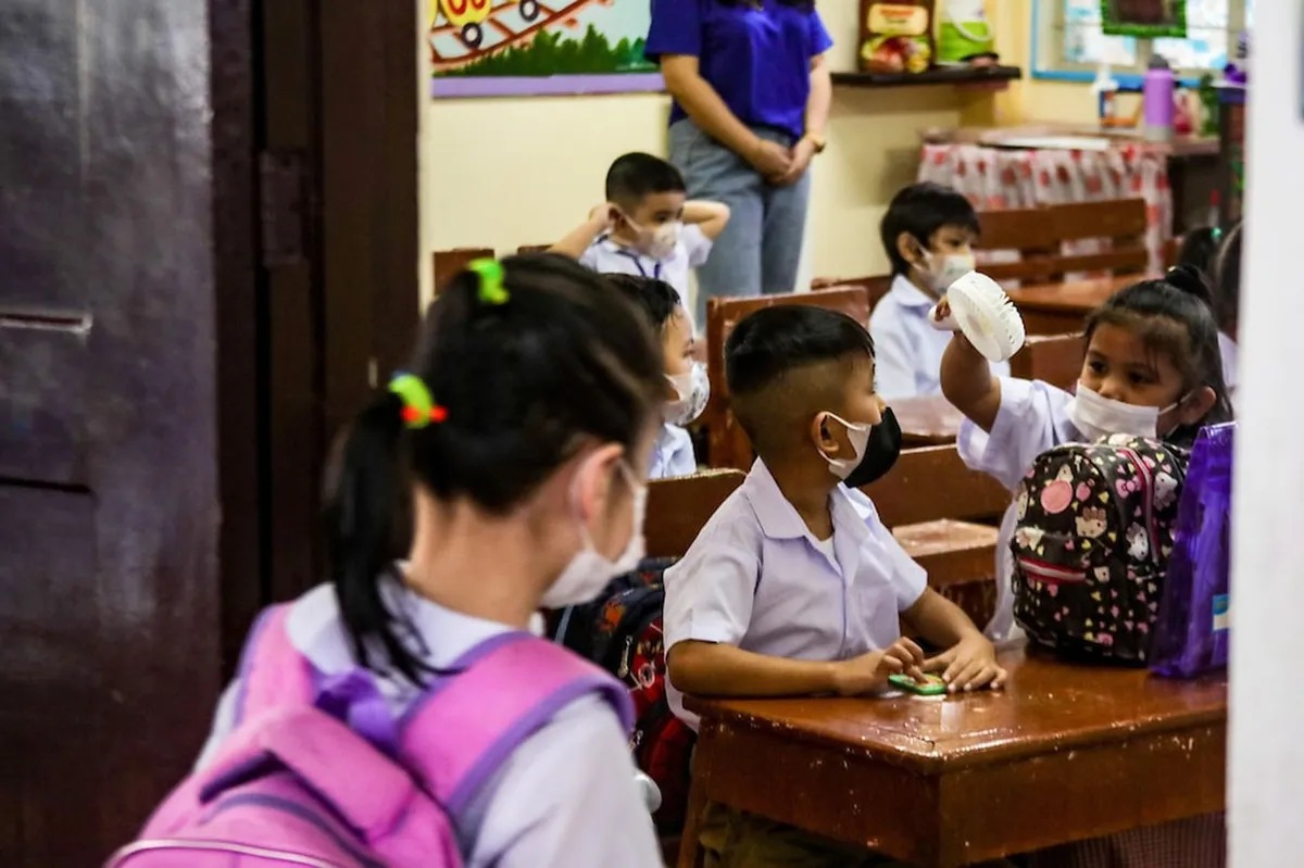 Ilang public schools pinayagang mag-blended learning dahil kulang sa ...