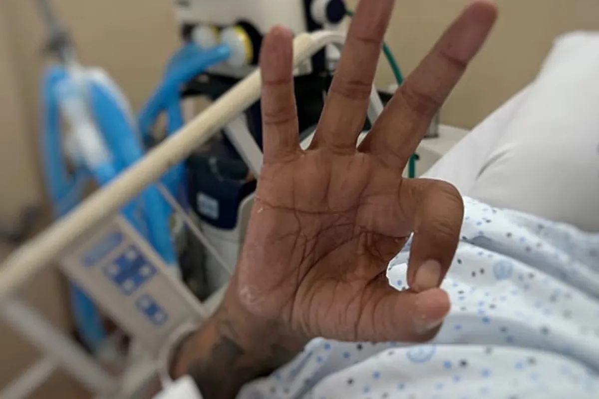 Parokya ni Edgar members visit Gab Chee Kee in ICU | ABS-CBN Entertainment