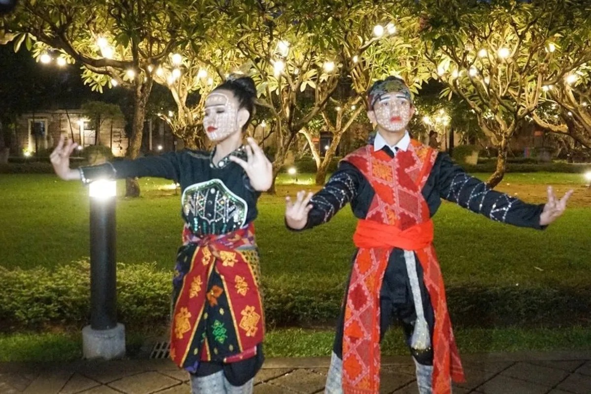 Katutubong kasuotan itinampok sa isang exhibit sa Fort Santiago | ABS ...