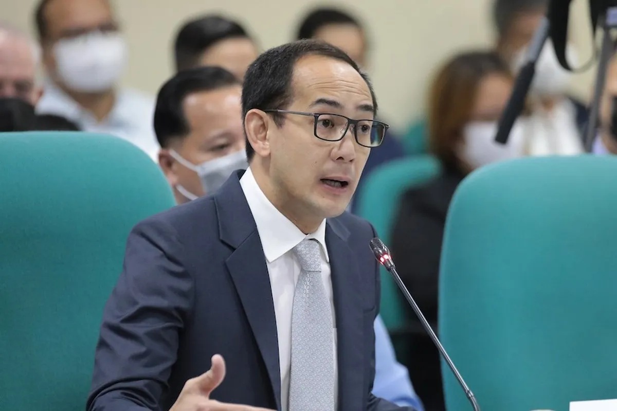 ES Rodriguez shows up at Senate hours after Blue Ribbon votes to ...