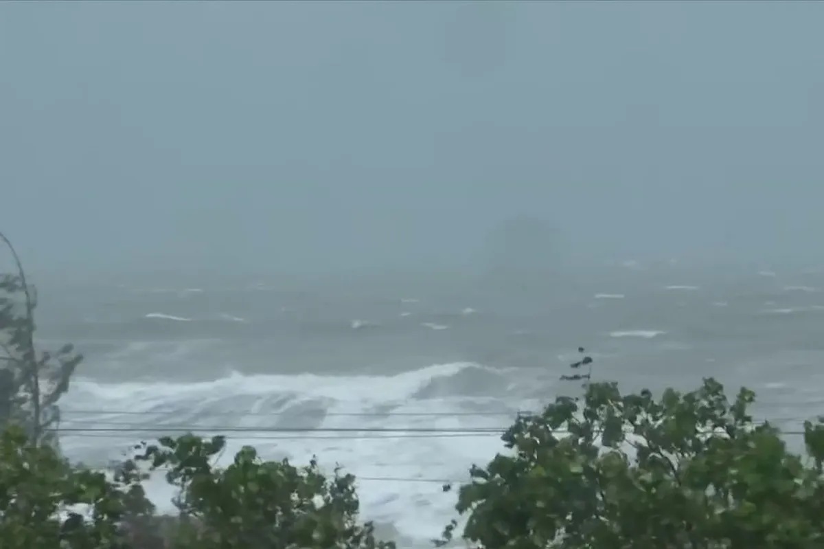 Typhoon Betty spurs strong waves in Cagayan province | ABS-CBN News