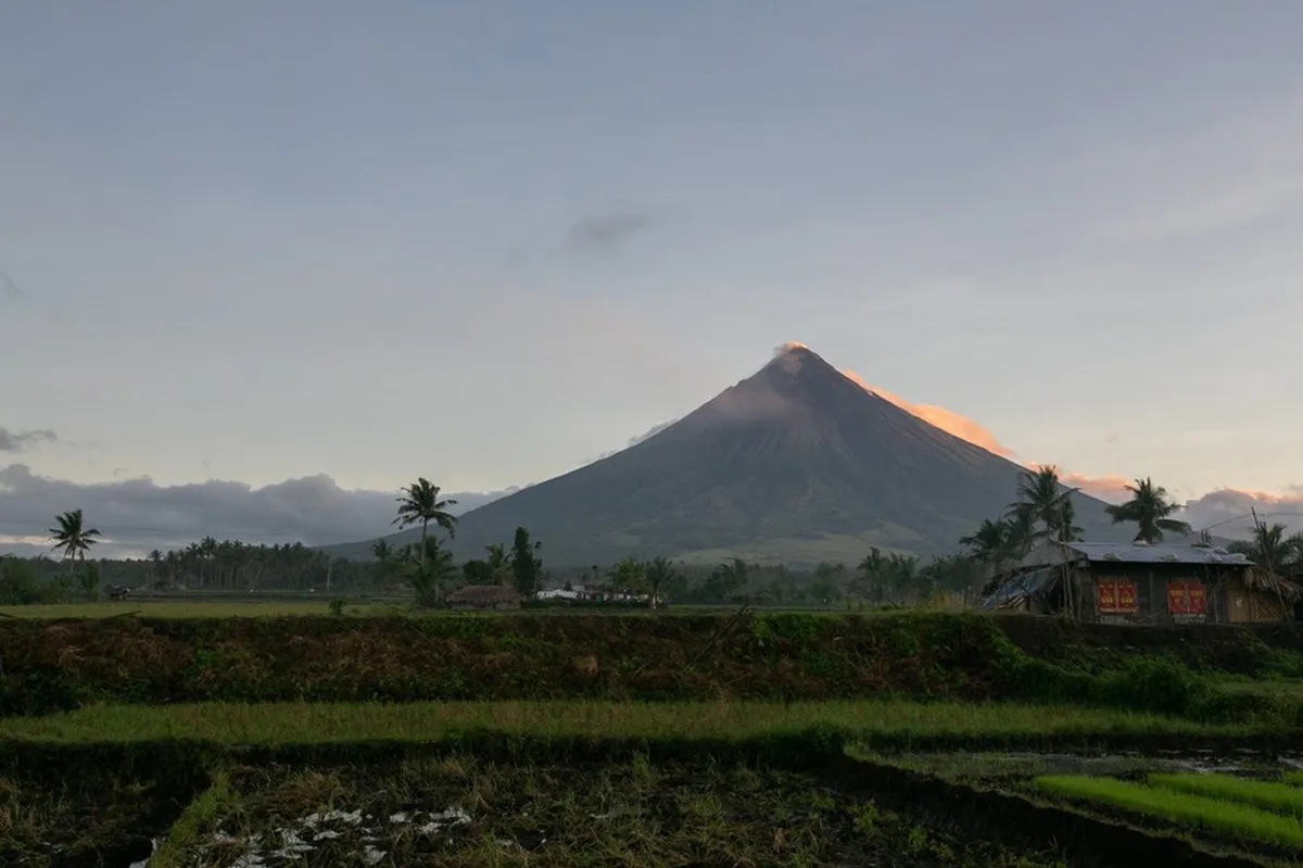Mayon Volcano rockfall activity doubles in 24 hours | ABS-CBN News
