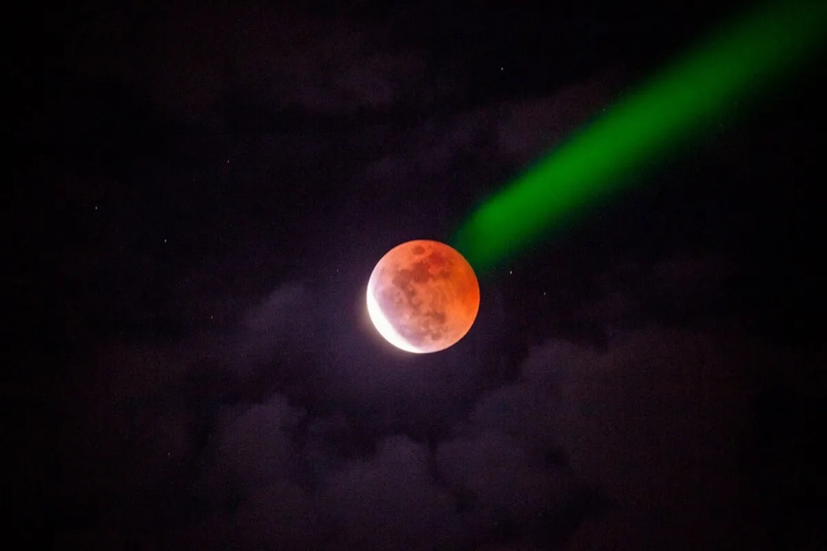 Pinoys turn to skies to catch a glimpse of total lunar eclipse | ABS ...