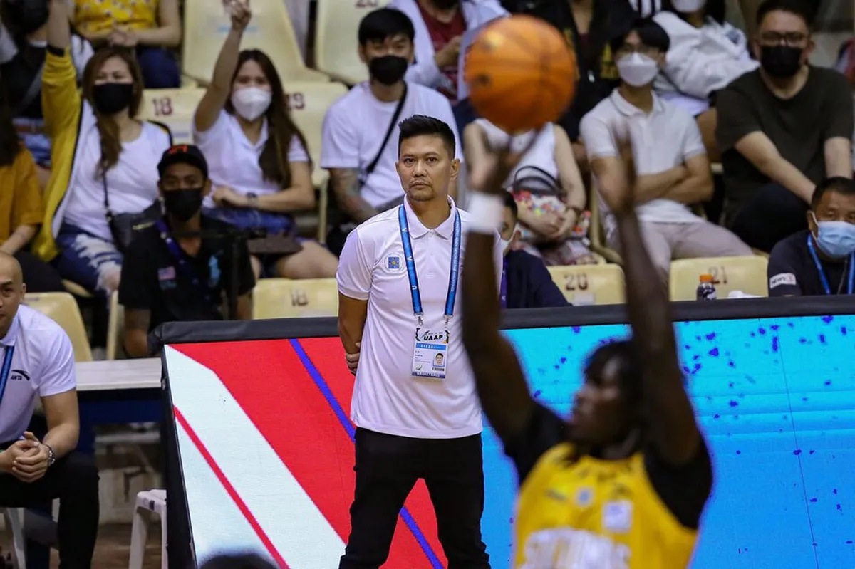 Bal David nagbitiw bilang UST coach: report | ABS-CBN Sports
