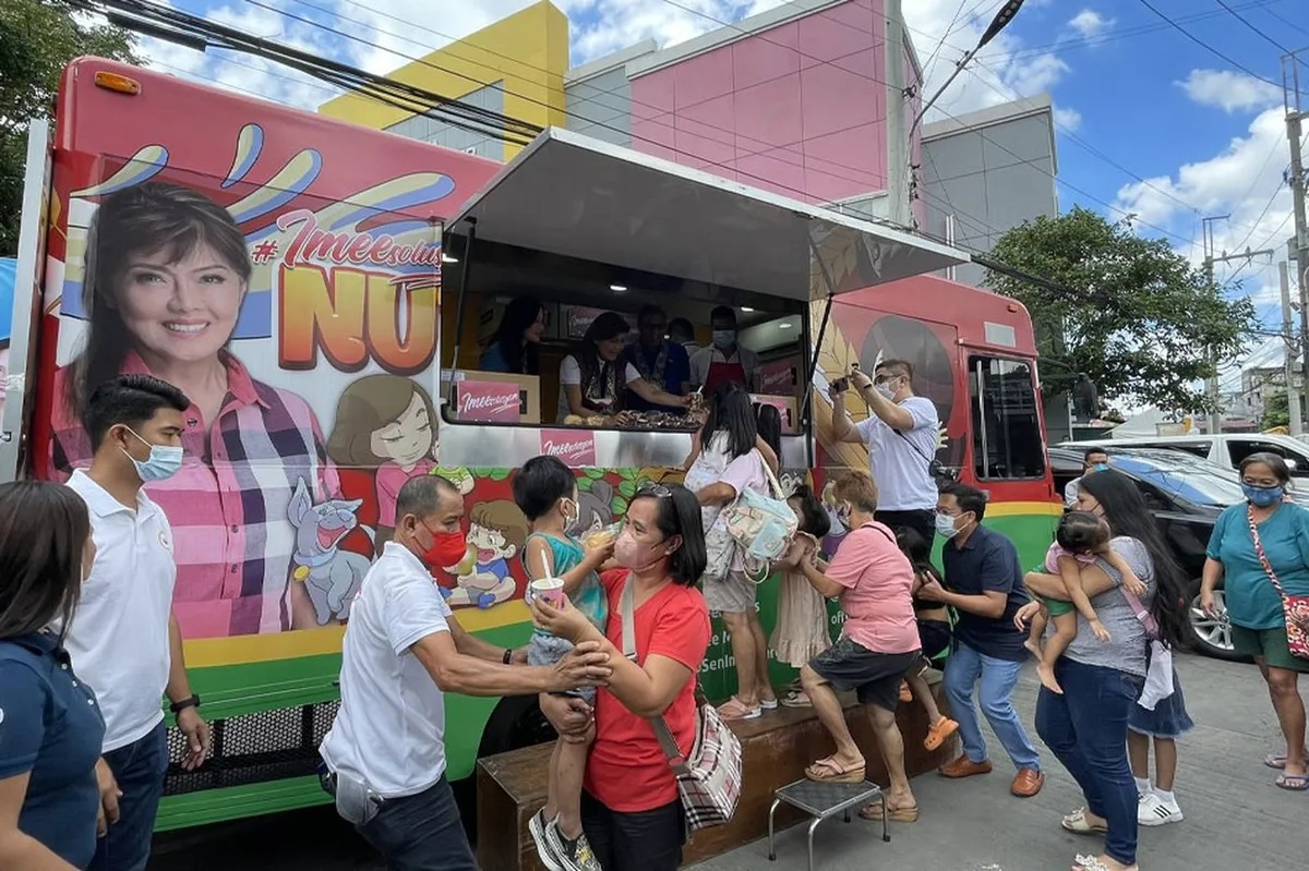 Fire, flood victims in Malabon receive aid; children get nutribun | ABS-CBN News