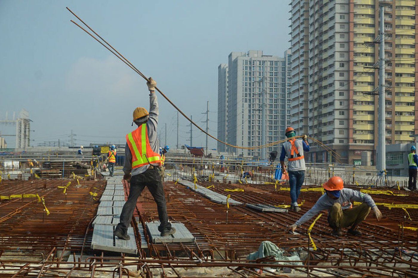 DPWH presents 44 flagship infrastructure projects to continue Build ...