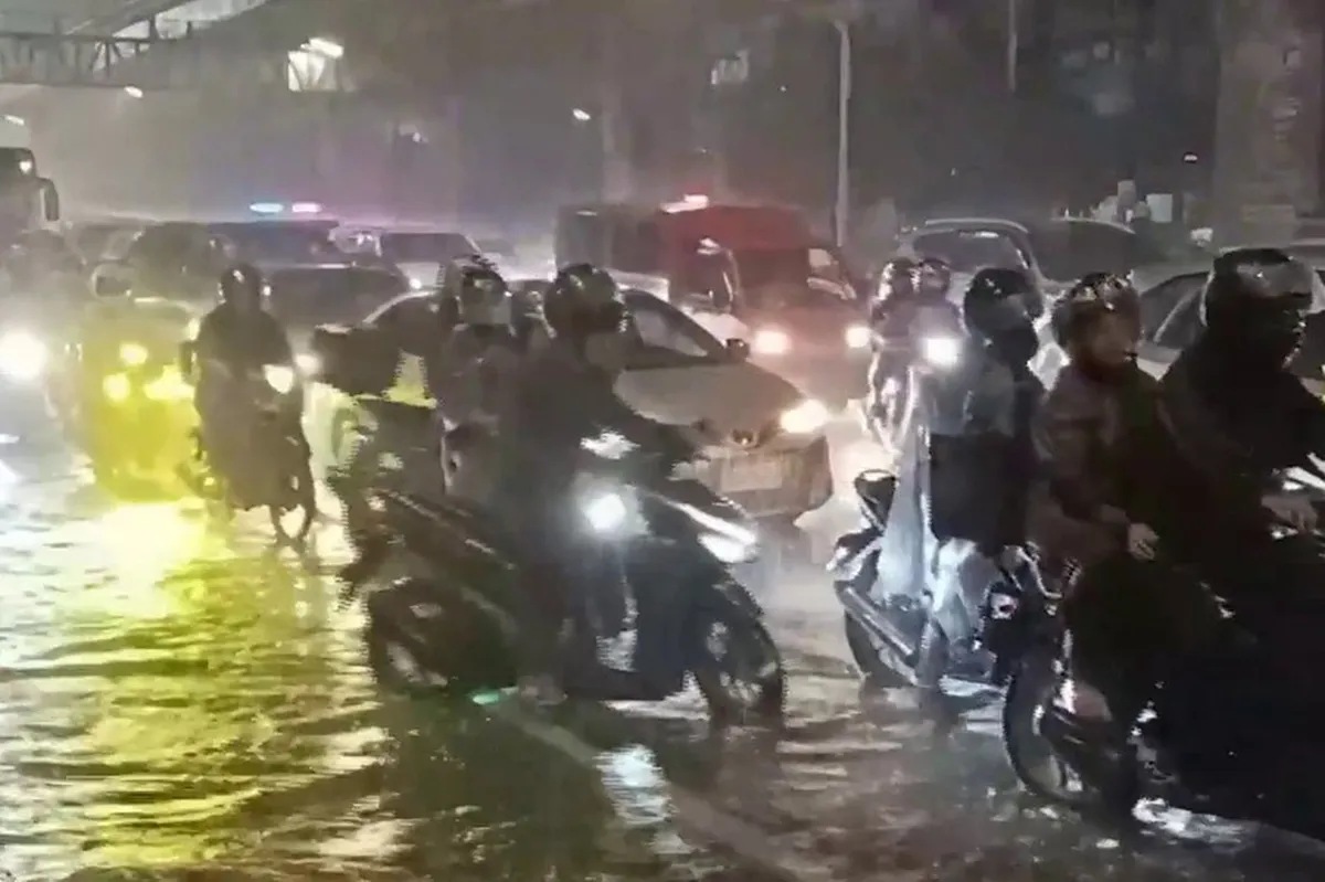 Ilang lugar sa Metro Manila binaha dahil sa matinding pag-ulan | ABS-CBN News