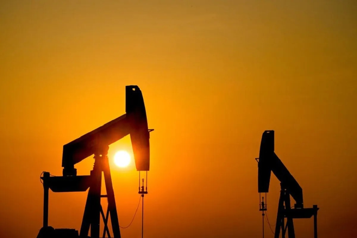 Oil tumbles to pre-war level on recession fears | ABS-CBN News