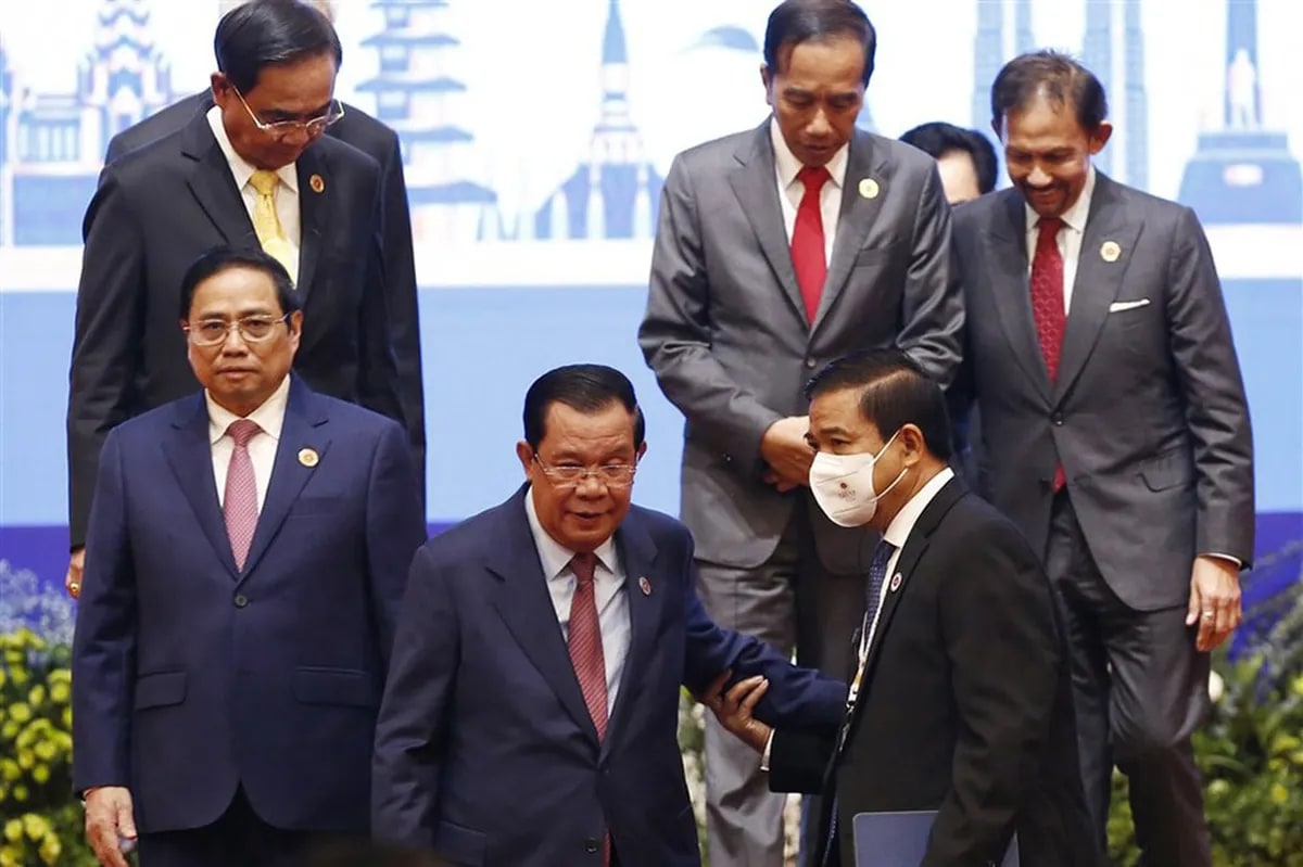Hun Sen hands out Cambodian-made watches to ASEAN VIPs | ABS-CBN