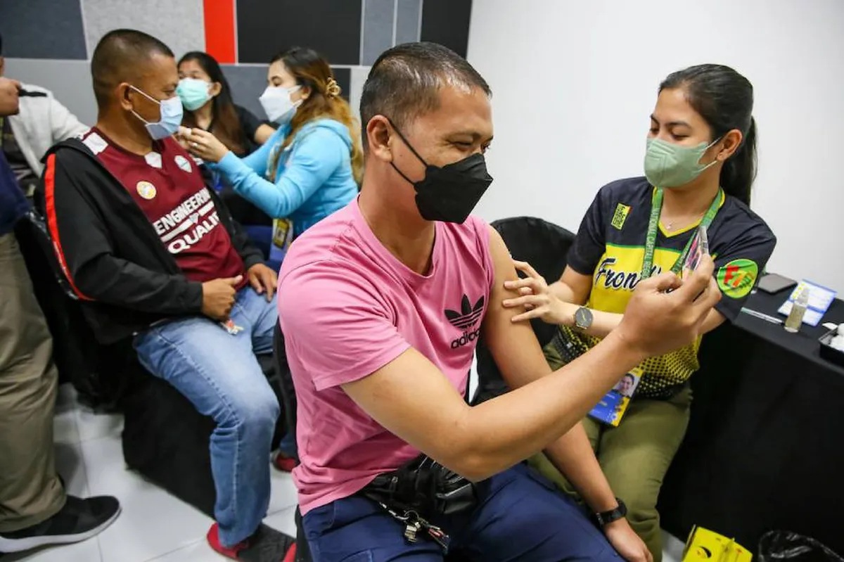 Expert stresses need for bivalent COVID jabs amid looser face mask ...